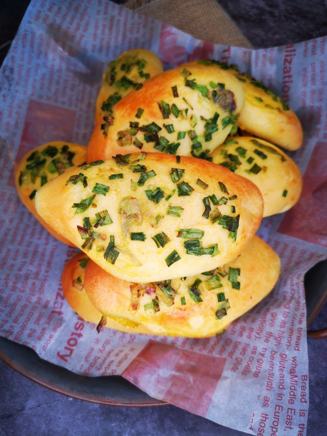 Spring Onion Buns | Geraldine's decadent and savoury adventure